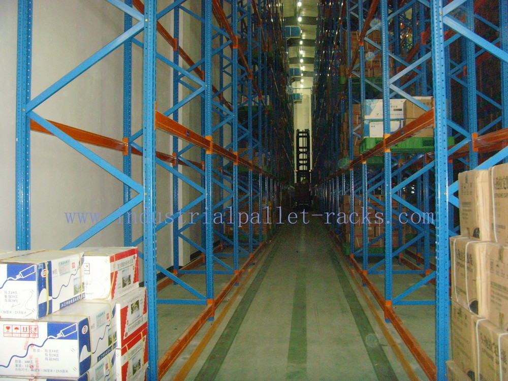 Kundengebundenes sehr schmales Gang-Racking, Operations-Raum-Lager ...